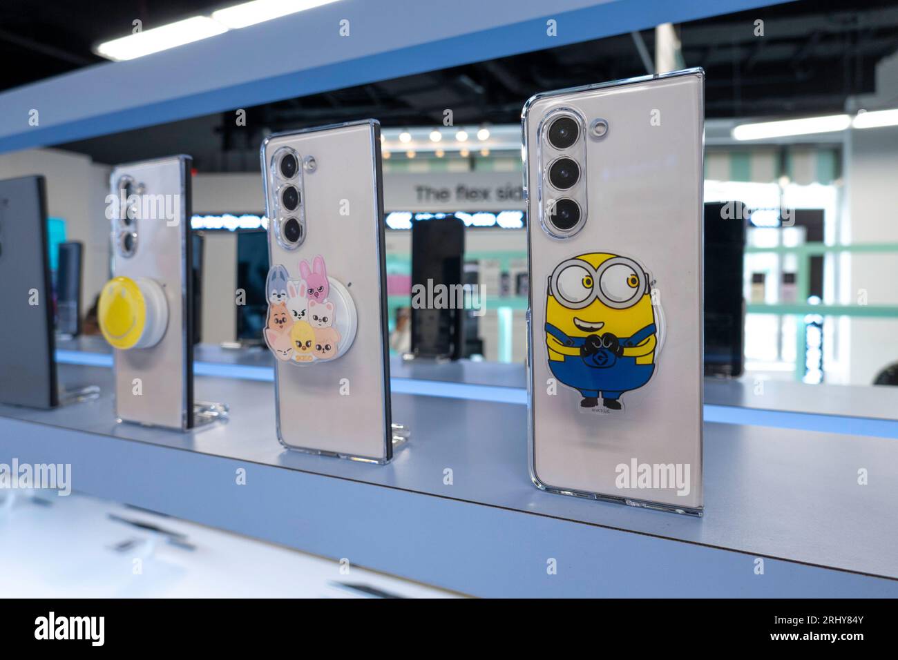 The Samsung Galaxy experience space was an exhibition introducing flip ...