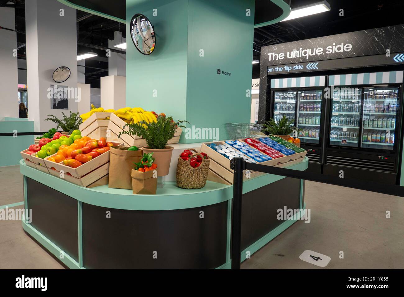 The Samsung Galaxy experience space was an exhibition introducing flip ...