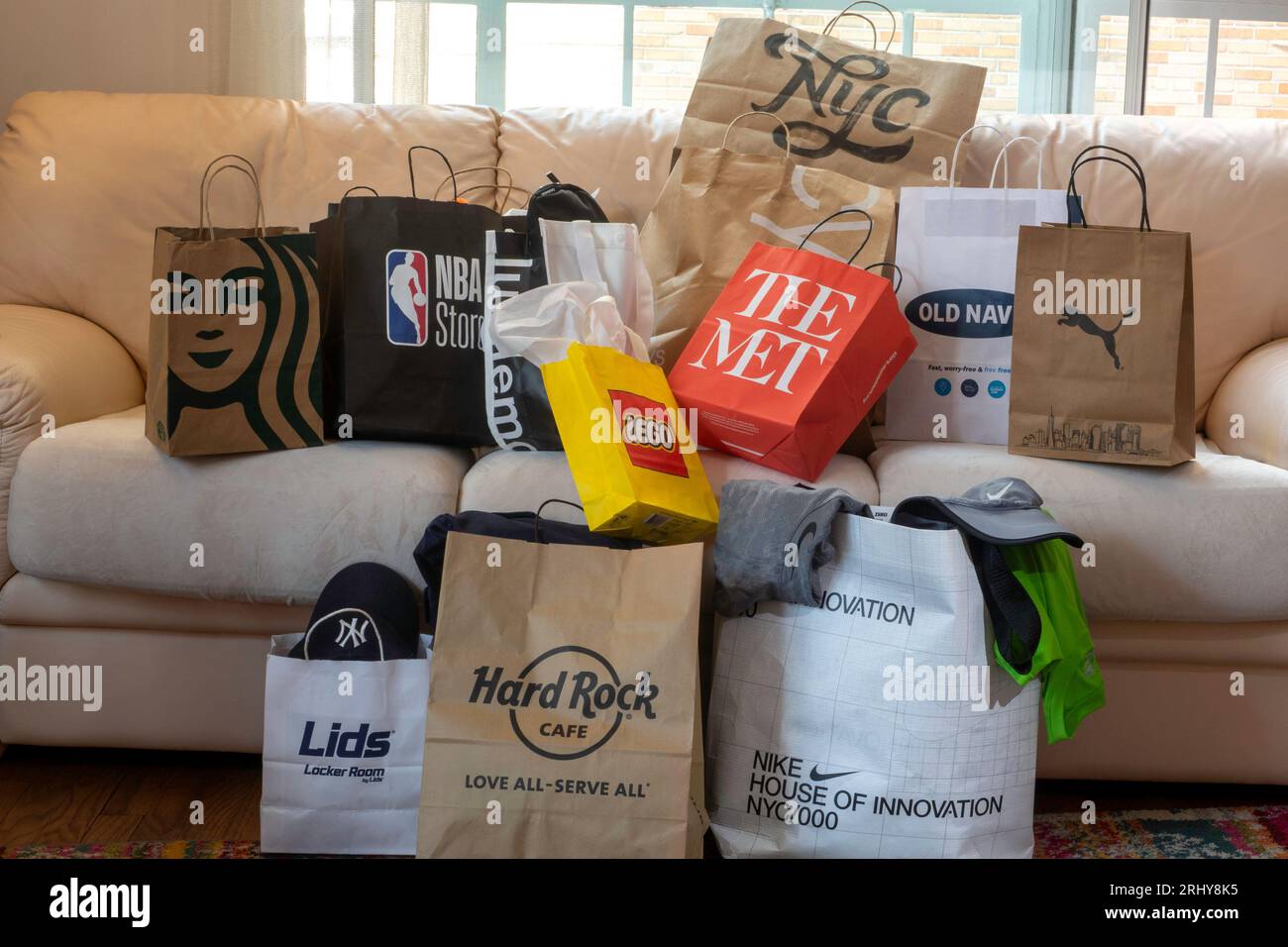 New York City Shopping Bags Still Life 2023 Stock Photo - Alamy New York City Shopping Bags Still Life 2023 Stock Photo - Alamy