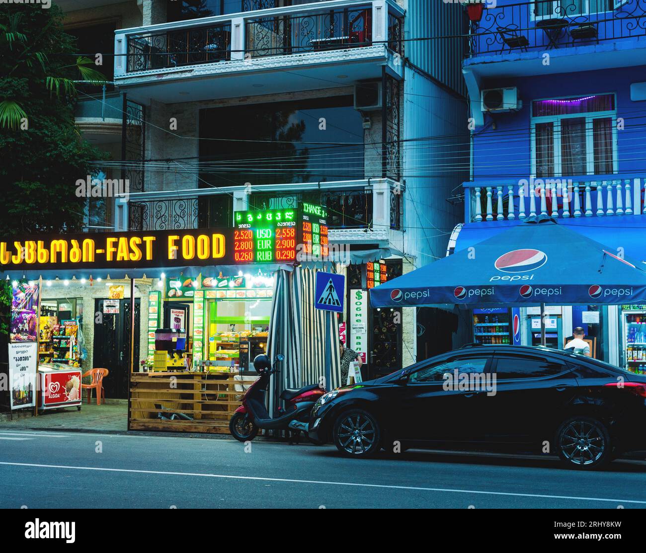 Evening street life hi-res stock photography and images - Alamy
