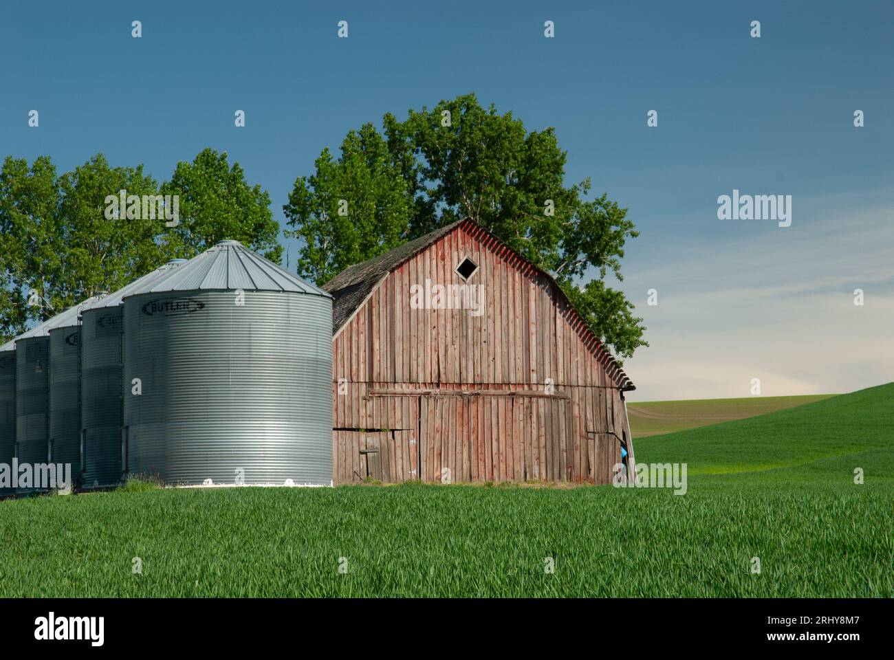 Old barn farm grain bin hi-res stock photography and images - Alamy