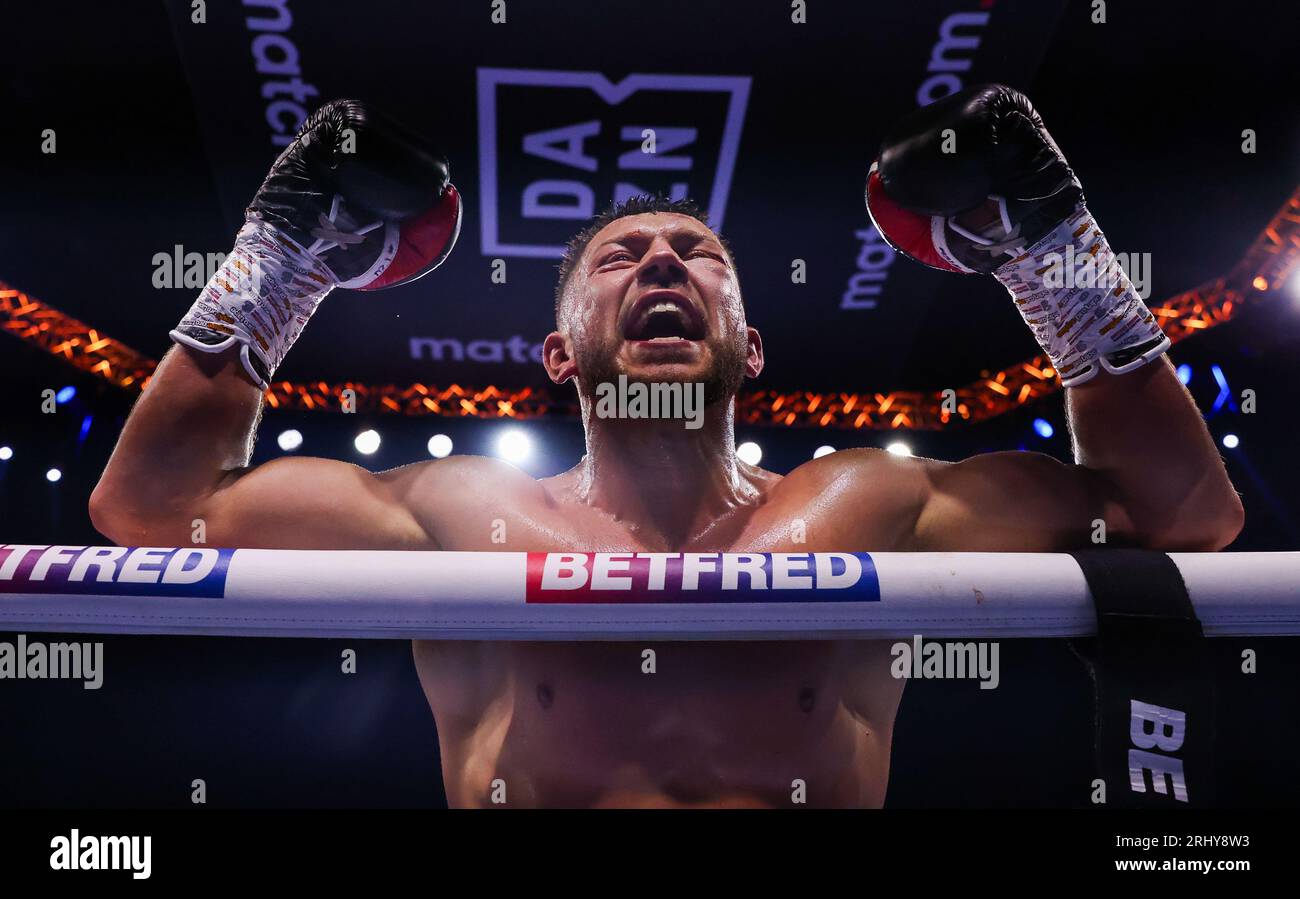 Conah Walker celebrates victory against Cyrus Pattinson in a ...