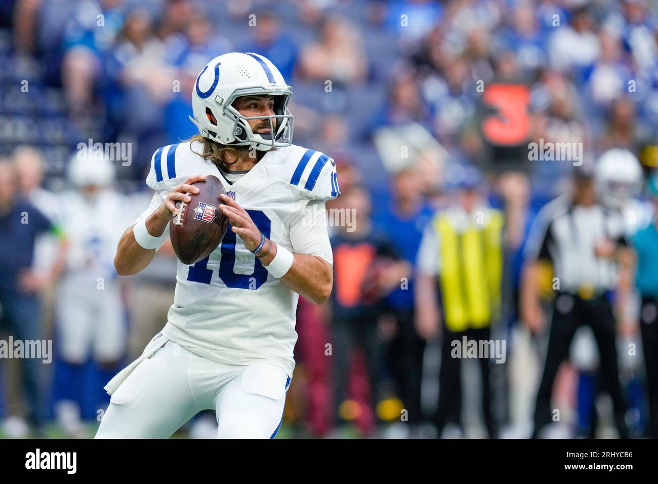 Indianapolis Colts quarterback Gardner Minshew (10) looks to throw during the first half of the ...