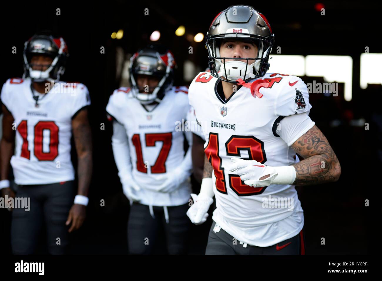 Tampa Bay Buccaneers running back Ronnie Brown (43) leads teammates ...