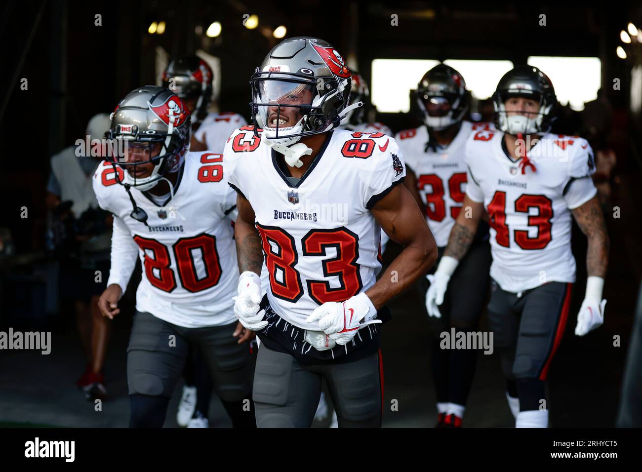 Tampa Bay Buccaneers wide receiver Deven Thompkins (83) leads teammates ...