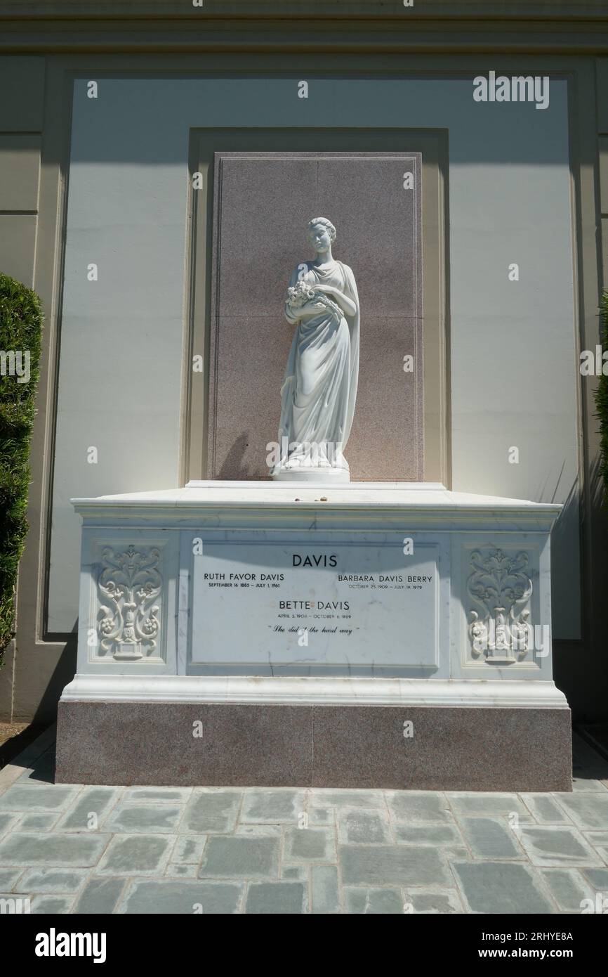Los Angeles, California, USA 18th August 2023 Actress Bette Davis Grave ...