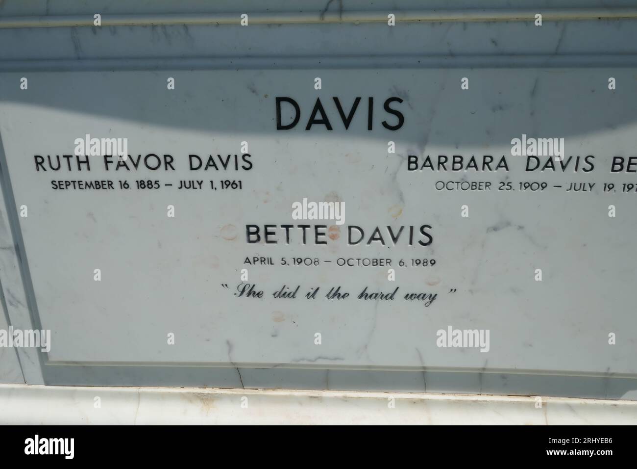 Los Angeles, California, USA 18th August 2023 Actress Bette Davis Grave ...