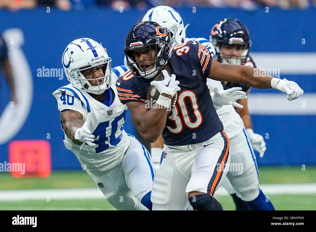 Chicago Bears running back Roschon Johnson (30) is pursued by ...