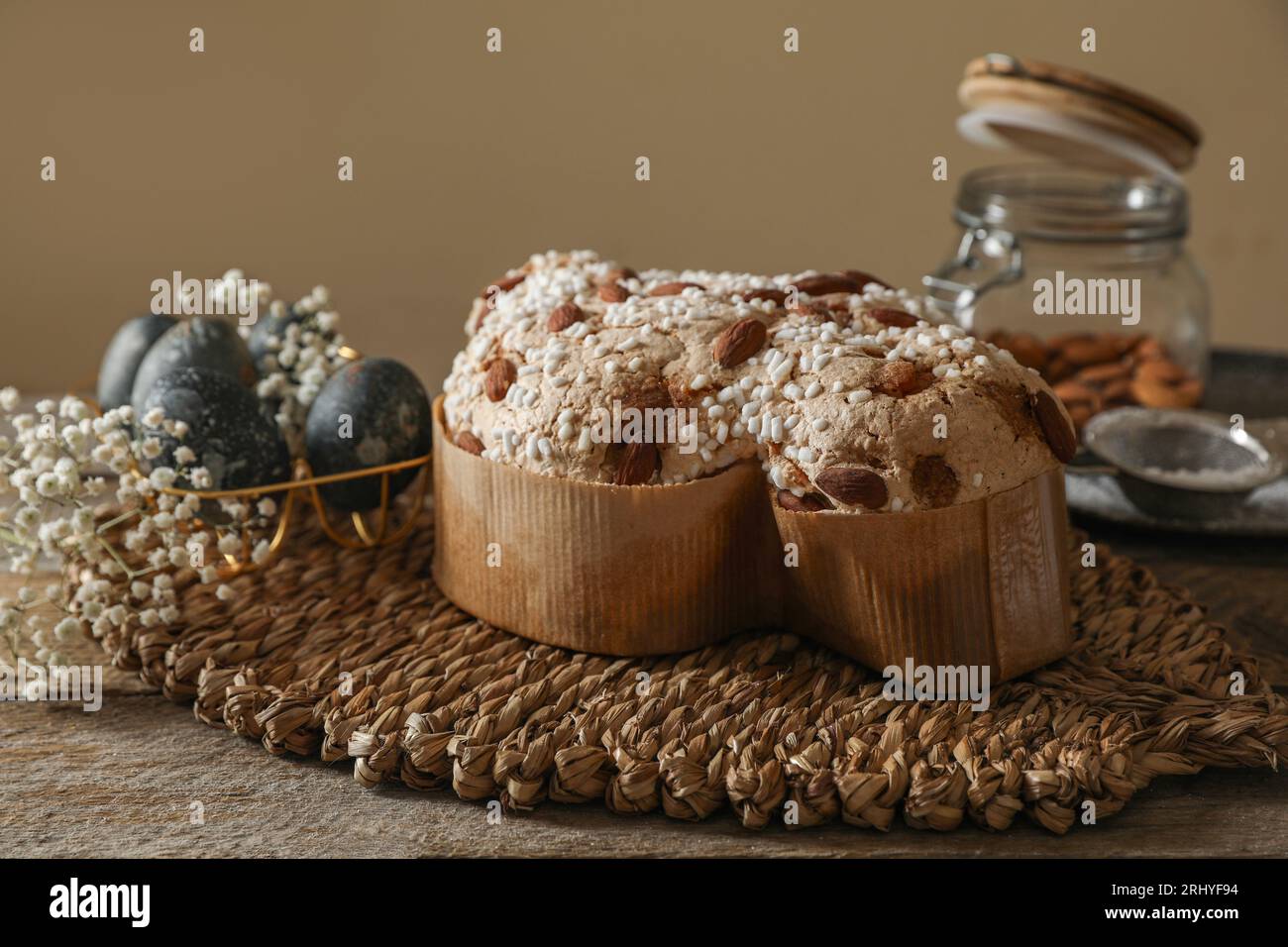 Colomba di pasqua italian hi-res stock photography and images - Alamy
