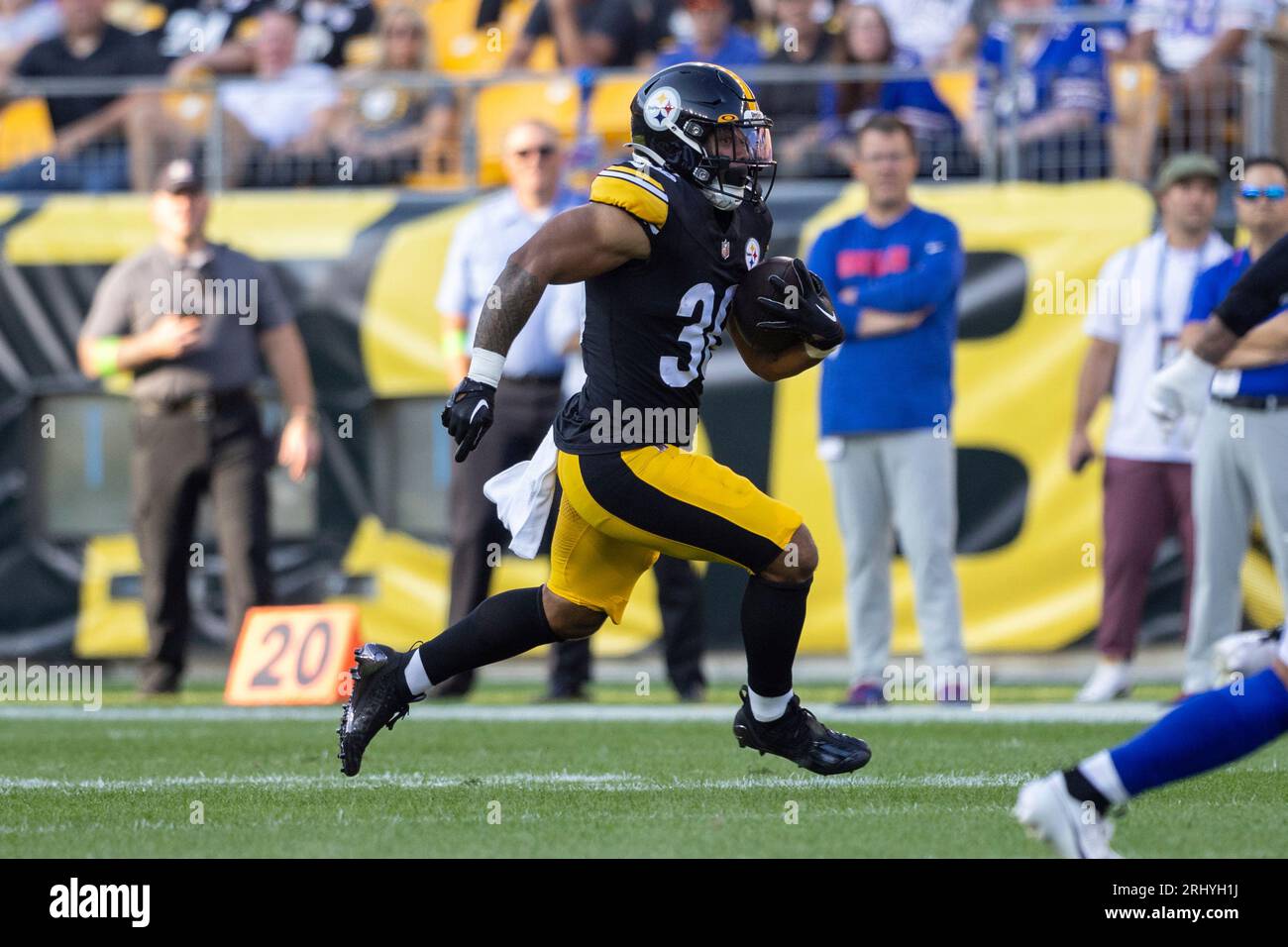 Pittsburgh Steelers running back Jaylen Warren (30) rushes for a 62 ...