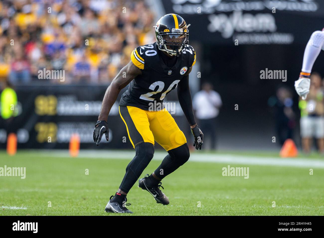 Pittsburgh Steelers cornerback Patrick Peterson (20) defends during ...