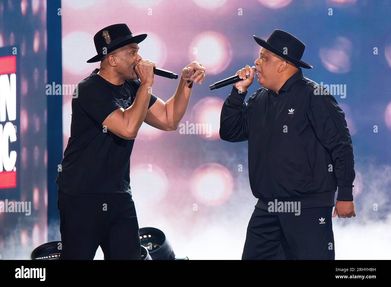 Rappers Darryl McDaniels, left, and Joseph Simmons of Run DMC perform ...