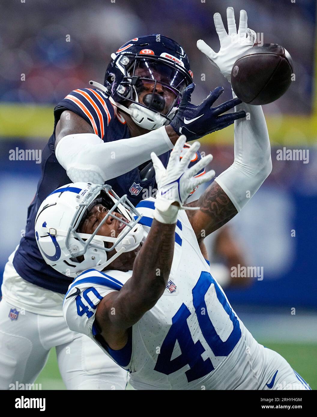 Indianapolis Colts cornerback Jaylon Jones (40) and Chicago Bears wide ...