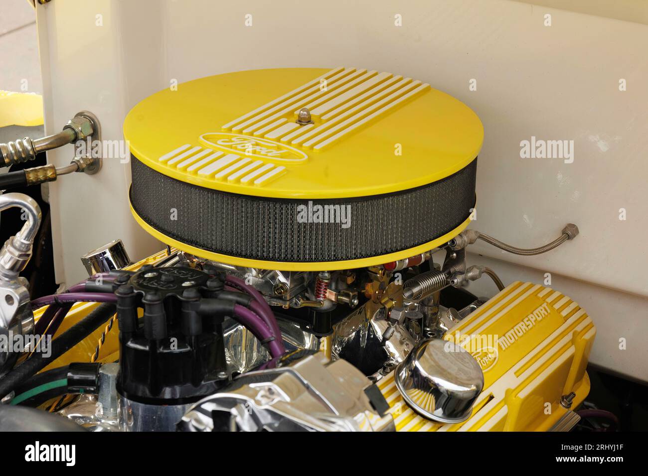 Classic car show bodies and engines Stock Photo - Alamy