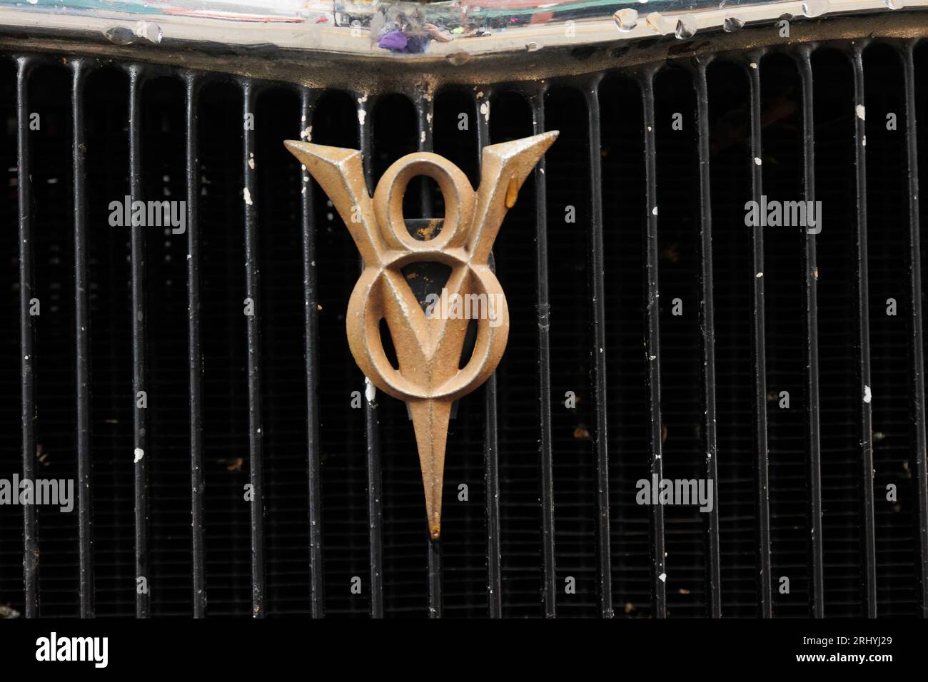 Ford V8 logo on front of car Stock Photo - Alamy