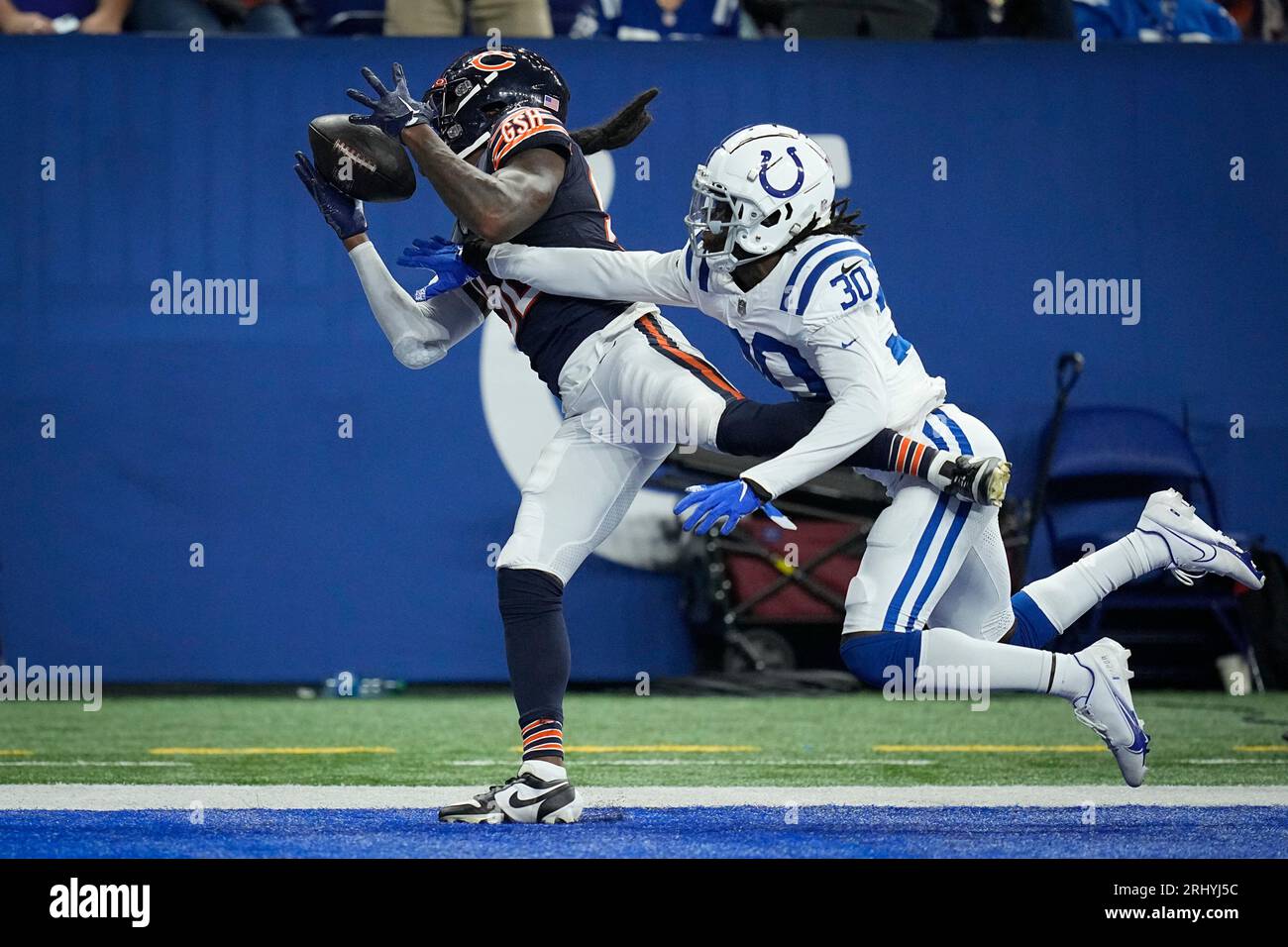 Chicago Bears wide receiver Daurice Fountain, left, makes a touchdown ...