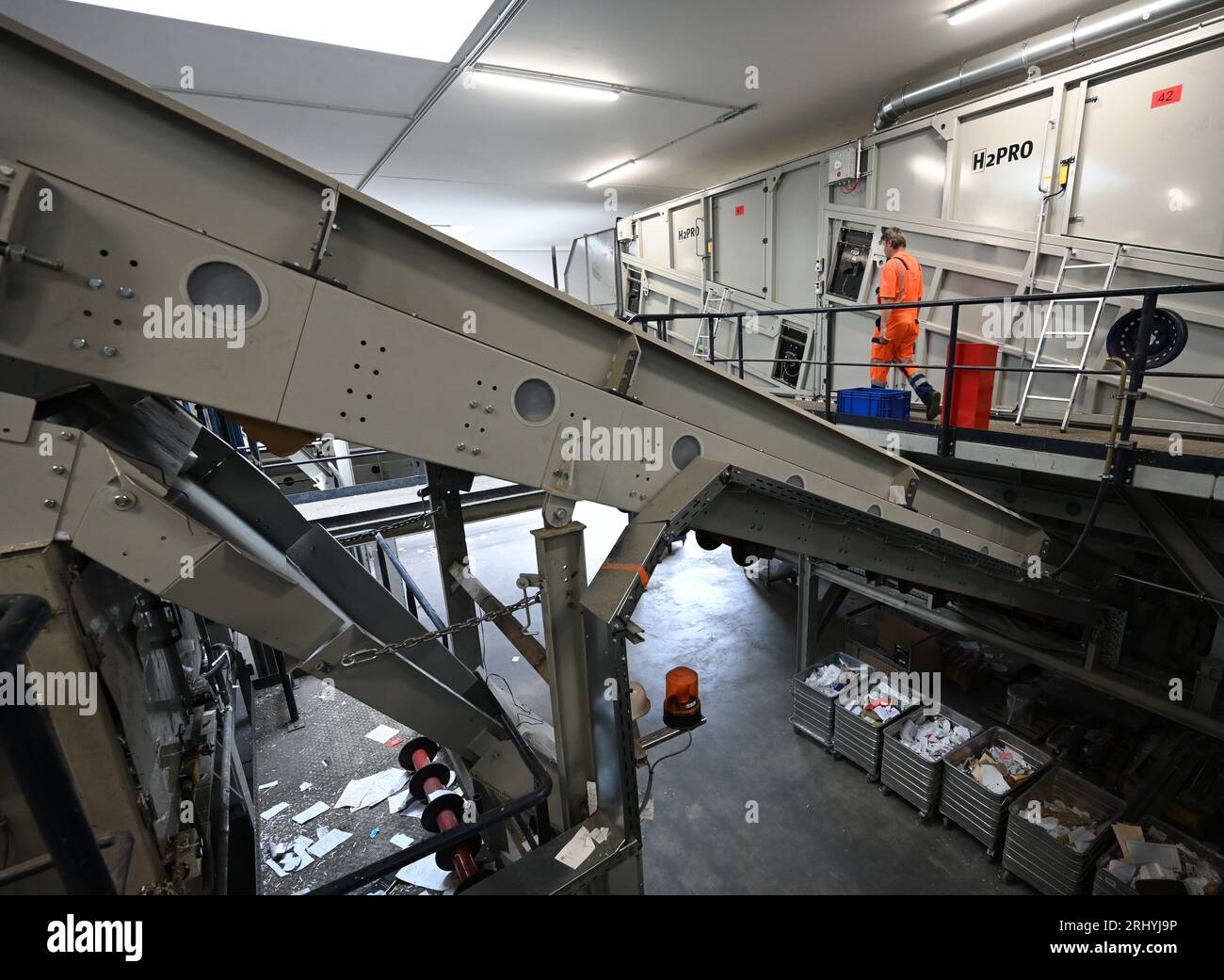 Sorting machines hi-res stock photography and images - Alamy