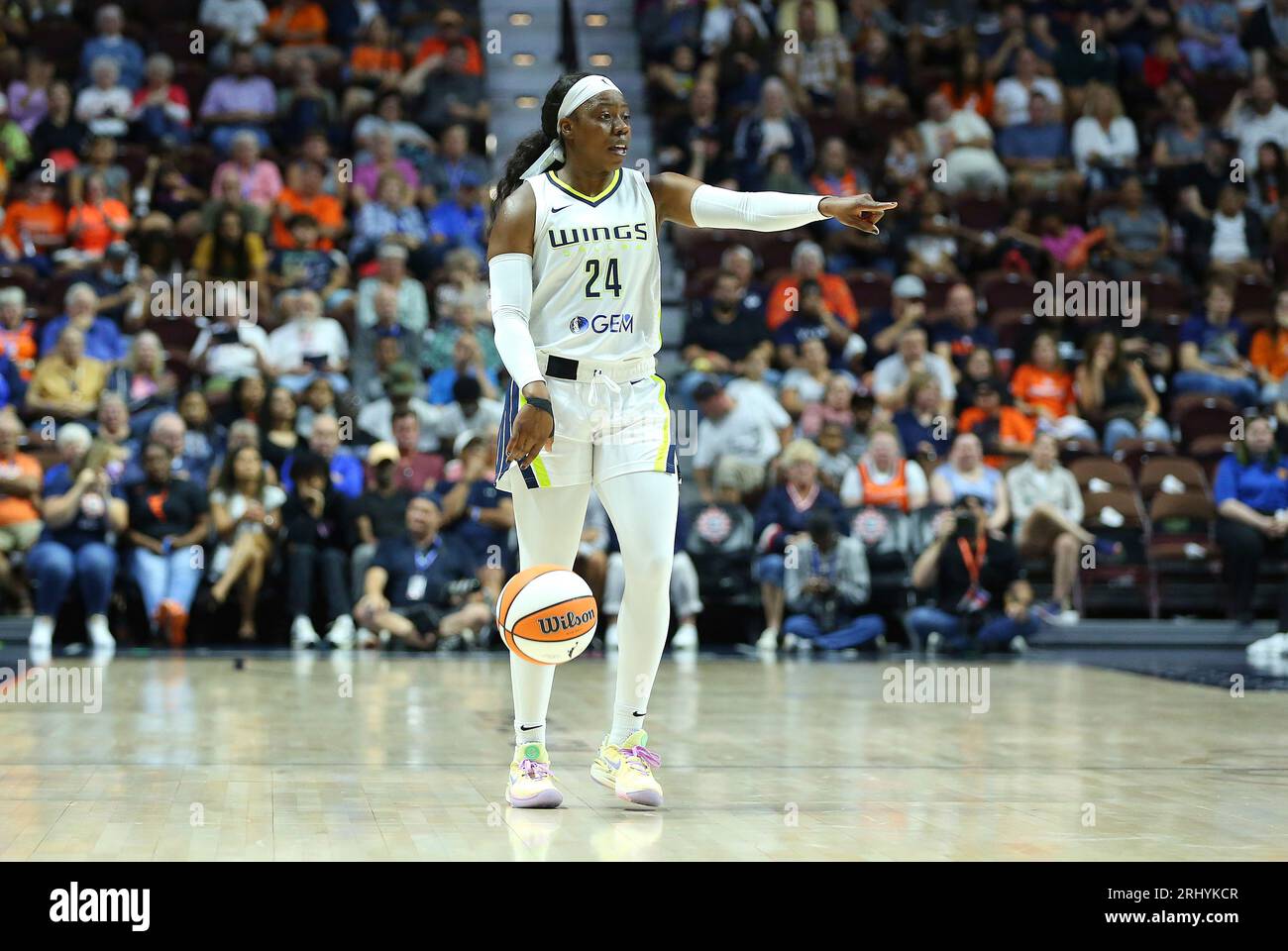 UNCASVILLE, CT - AUGUST 18: Dallas Wings guard Arike Ogunbowale (24 ...