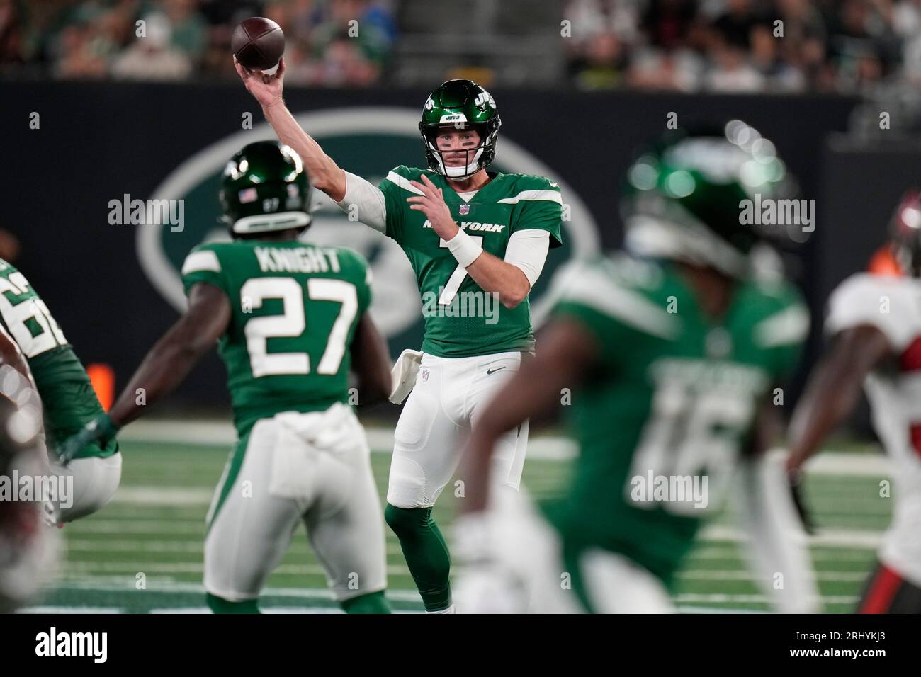 New York Jets quarterback Tim Boyle (7) throws a pass to Zonovan Knight ...