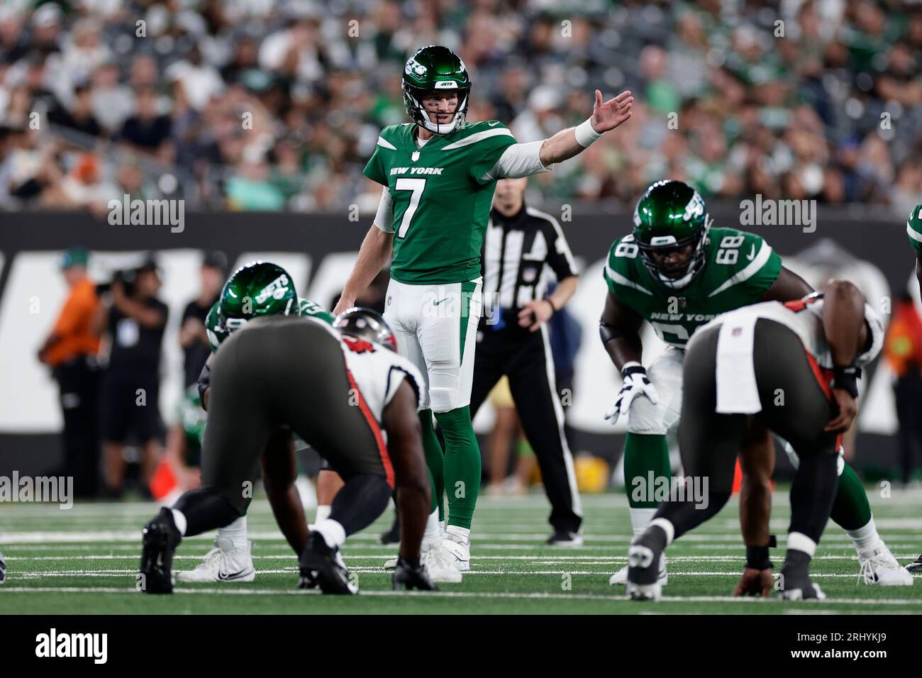 New York Jets quarterback Tim Boyle (7) calls out to his teammates ...