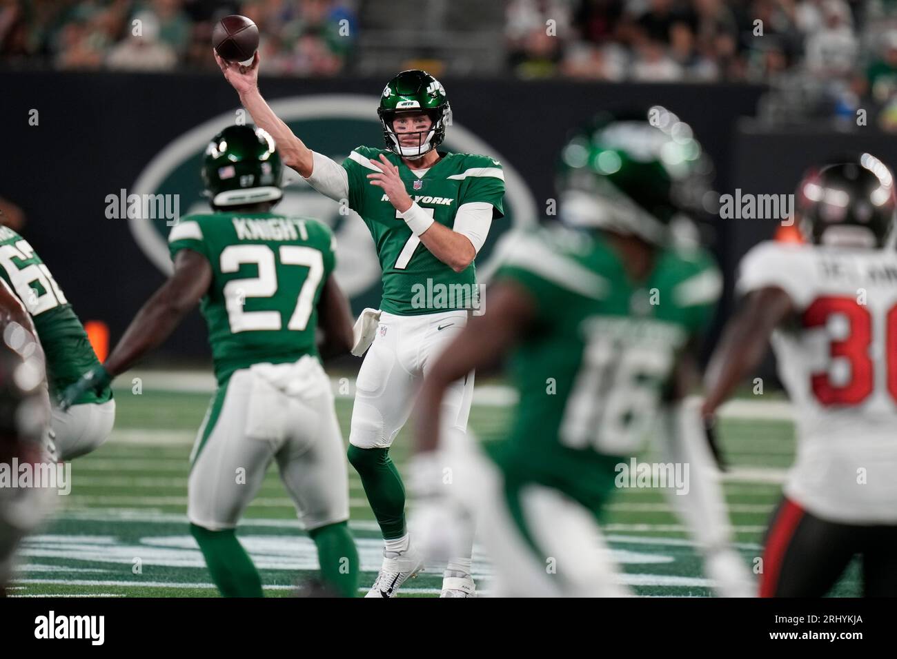 New York Jets quarterback Tim Boyle (7) throws a pass to Zonovan Knight ...