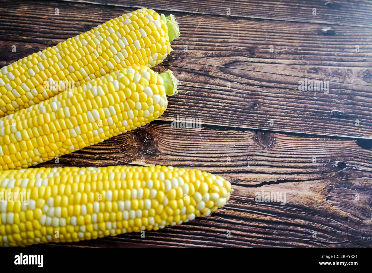 Fresh Organic Corn cobs ears of corn ready to eat Stock Photo - Alamy