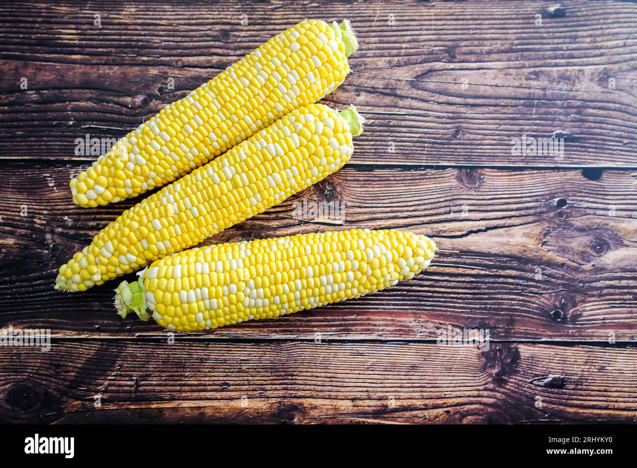 Fresh Organic Corn cobs ears of corn ready to eat Stock Photo - Alamy