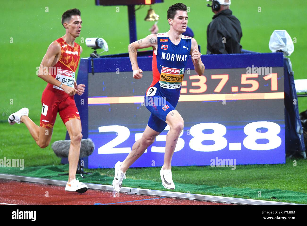 Jakob Ingebrigtsen (Norway, Gold medal), Mario Garcia (Spain, Bronze Medal). 1500m final ...