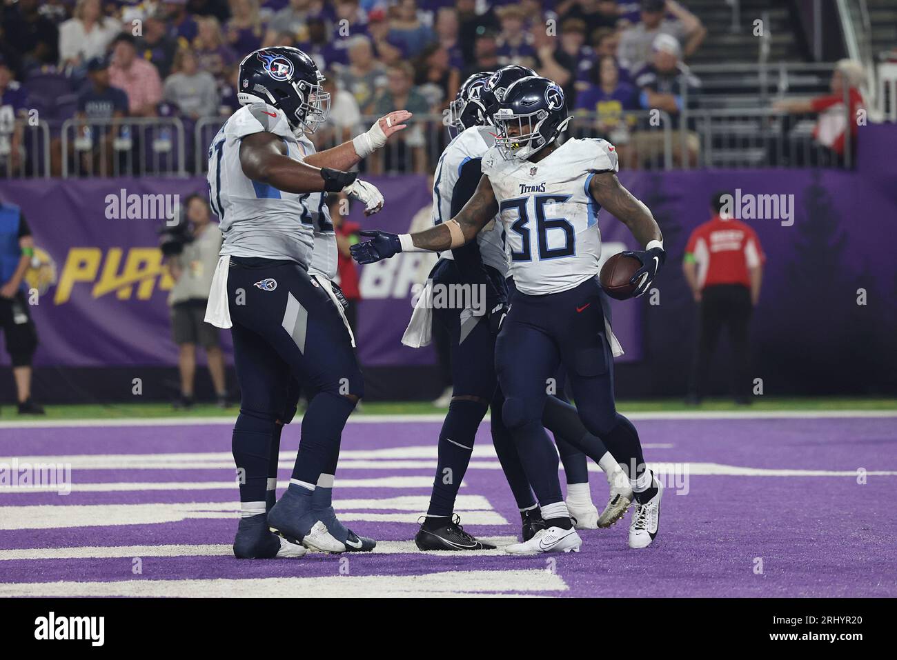 Tennessee Titans running back Julius Chestnut (36) celebrates with ...