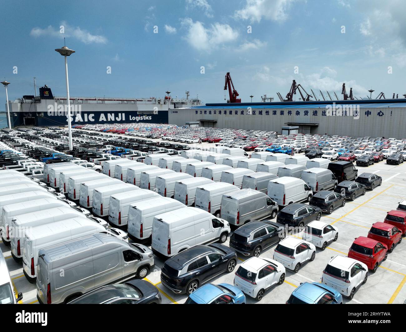 Dock vehicles hi-res stock photography and images - Alamy