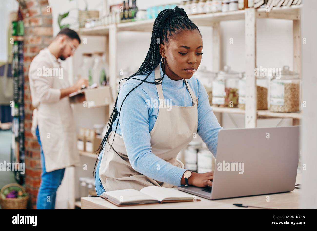 Grocery store employee counter hi-res stock photography and images - Alamy