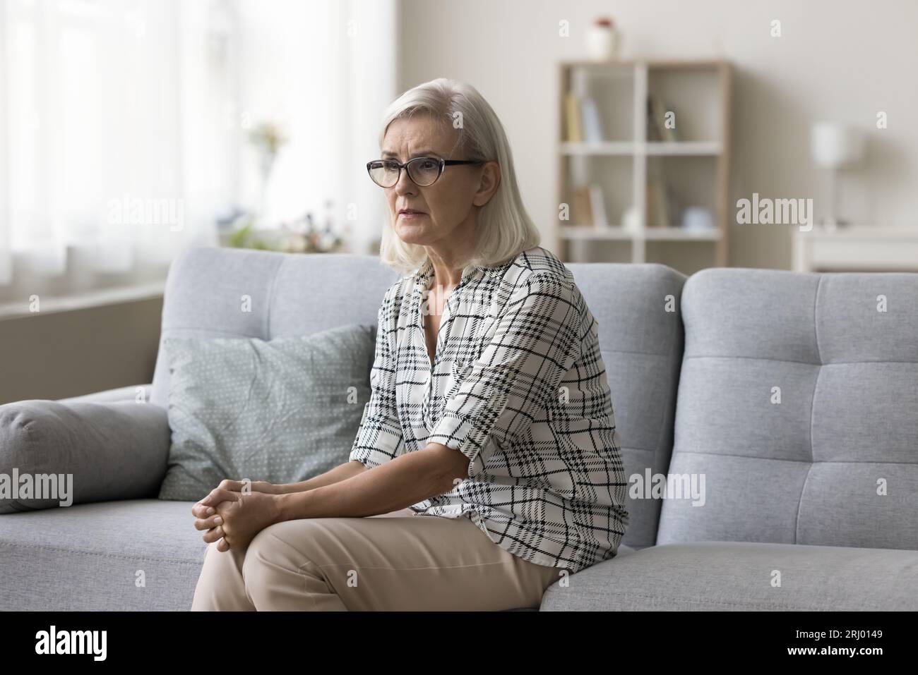 Elderly woman suffering from dementia hi-res stock photography and ...