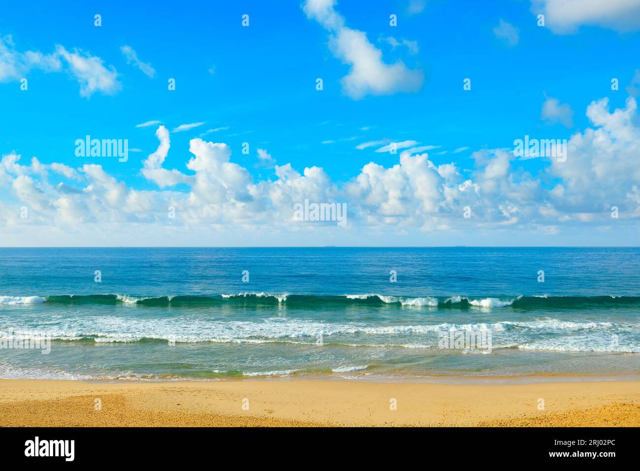 Blue ocean surf hi-res stock photography and images - Alamy