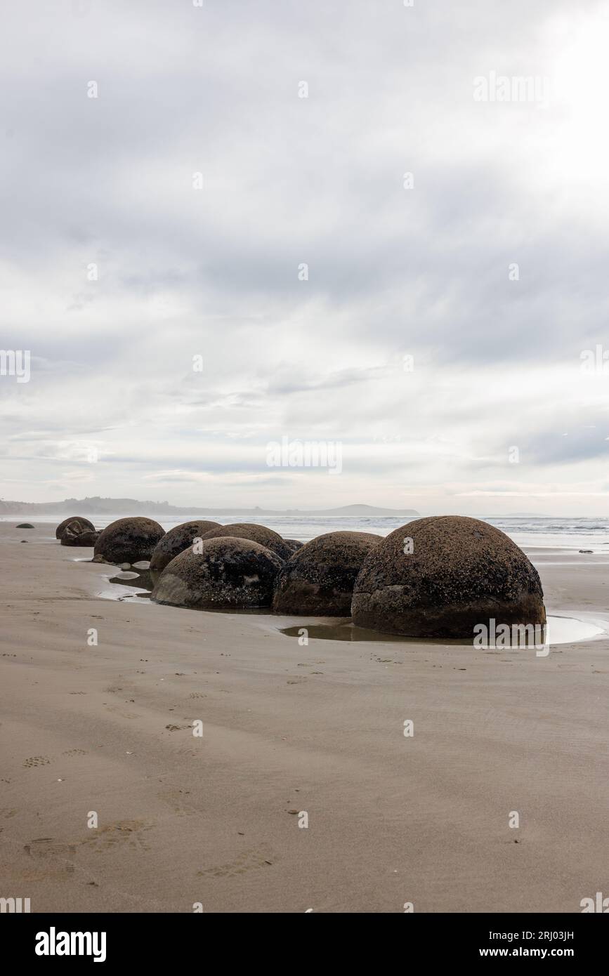 Dunedin moeraki boulders hi-res stock photography and images - Alamy
