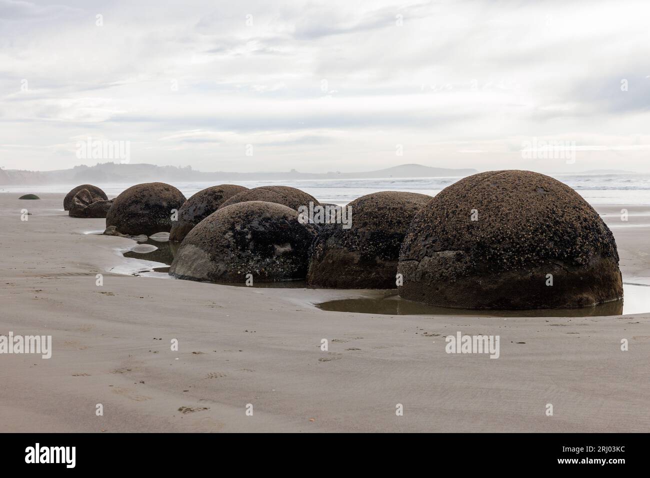 Dunedin moeraki boulders hi-res stock photography and images - Alamy
