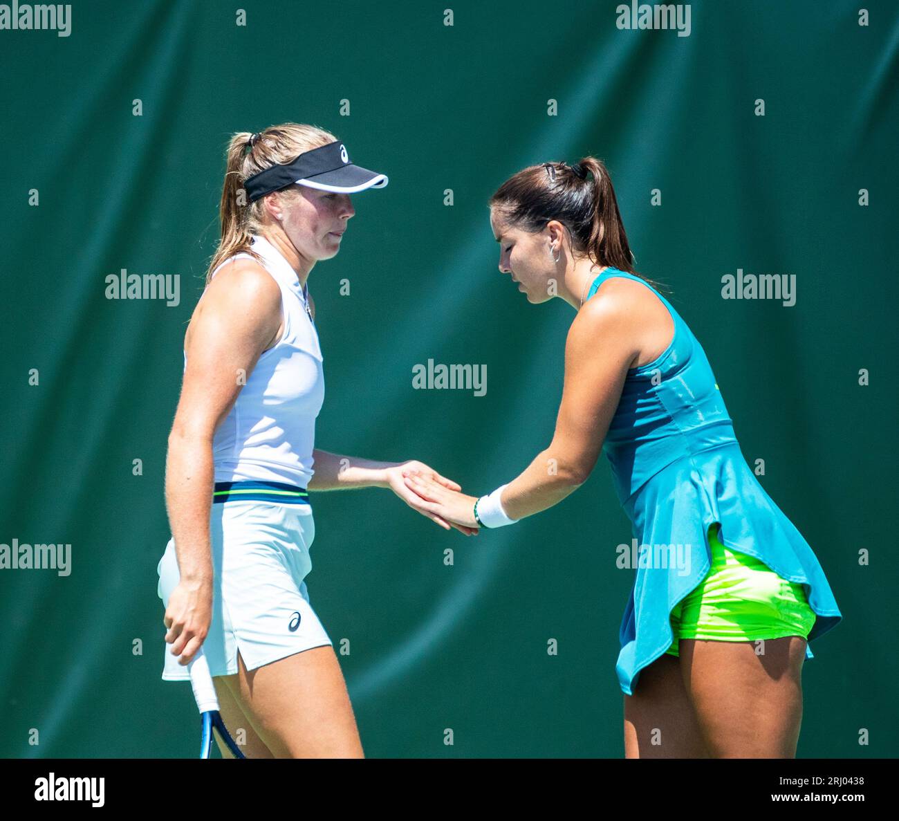 San Francisco, USA. 19th Aug, 2023. Jodie Burrage (R) and Olivia ...