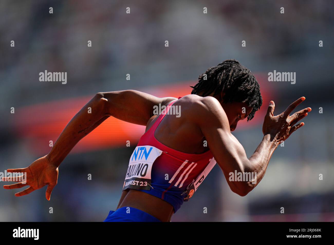 Marileidy Paulino, of the Dominican Republic starts a Women's 400 ...