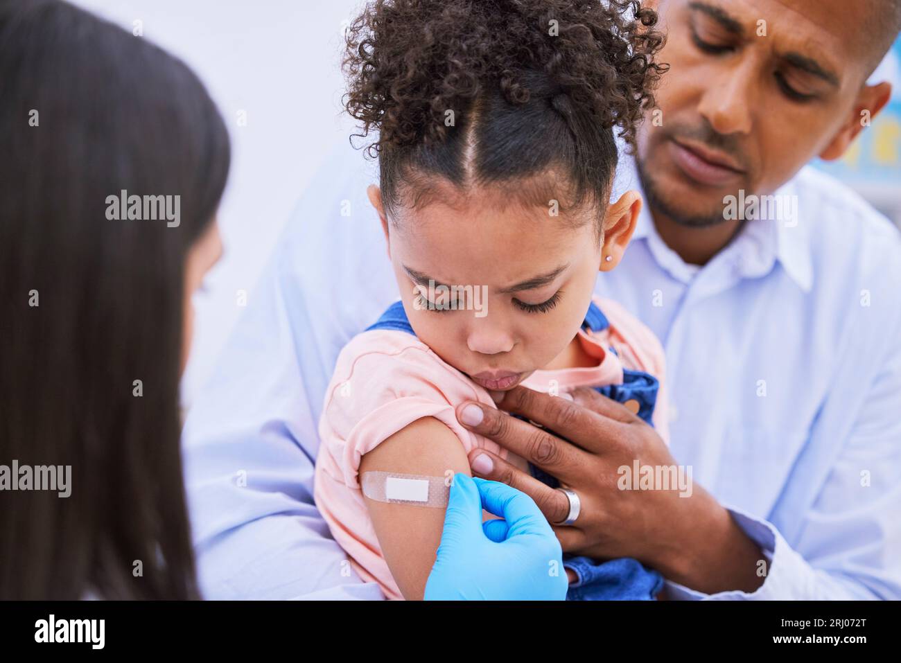 Children vaccination pediatrician hi-res stock photography and images ...