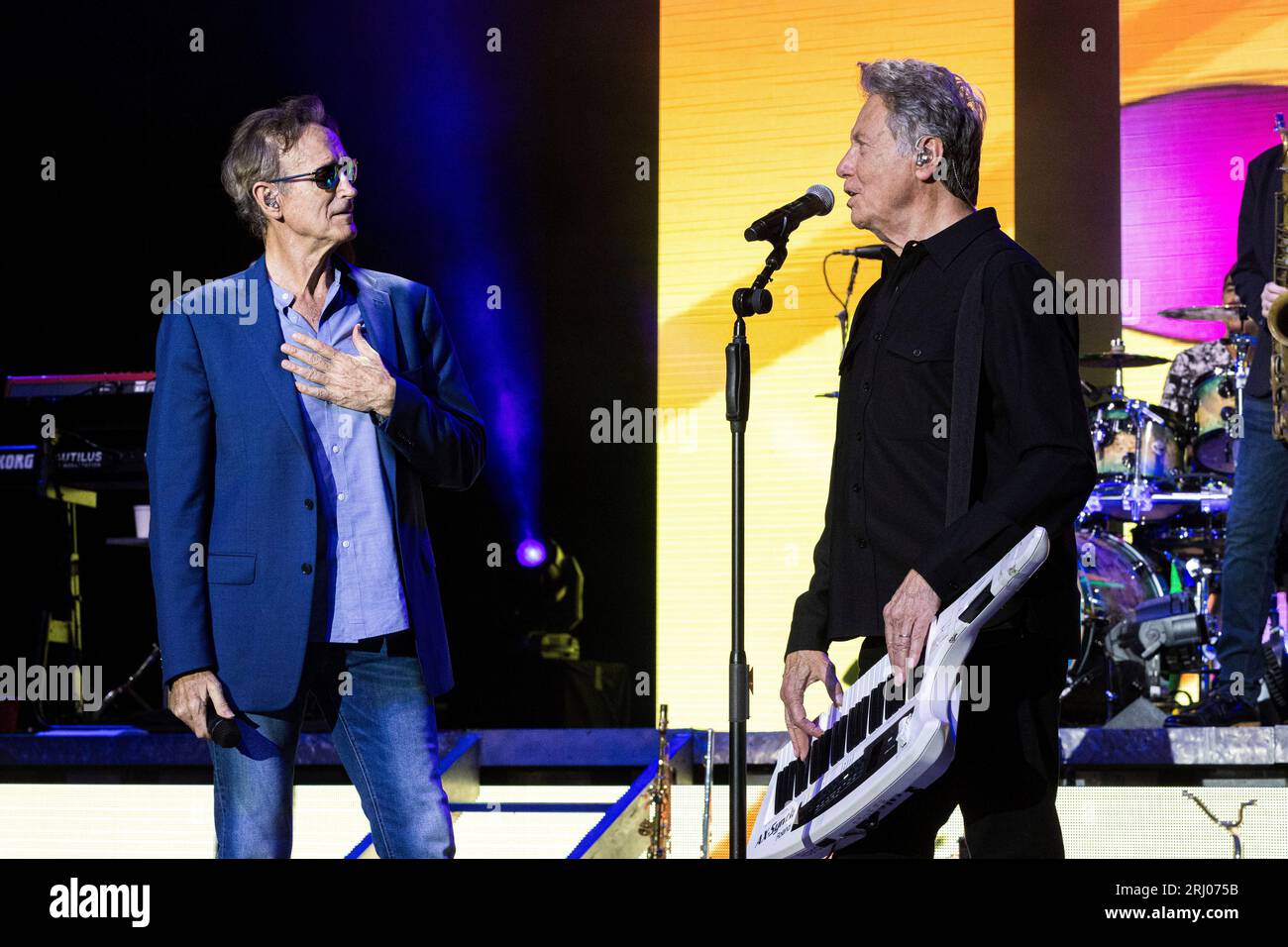 Neil Donell, left and Robert Lamm , of Chicago, perform on Saturday ...