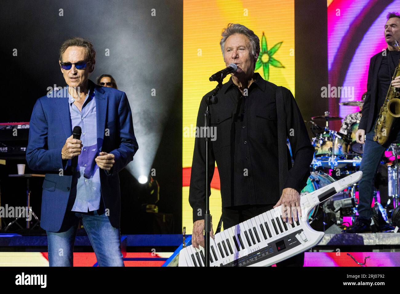 Neil Donell, left and Robert Lamm , of Chicago, perform on Saturday ...