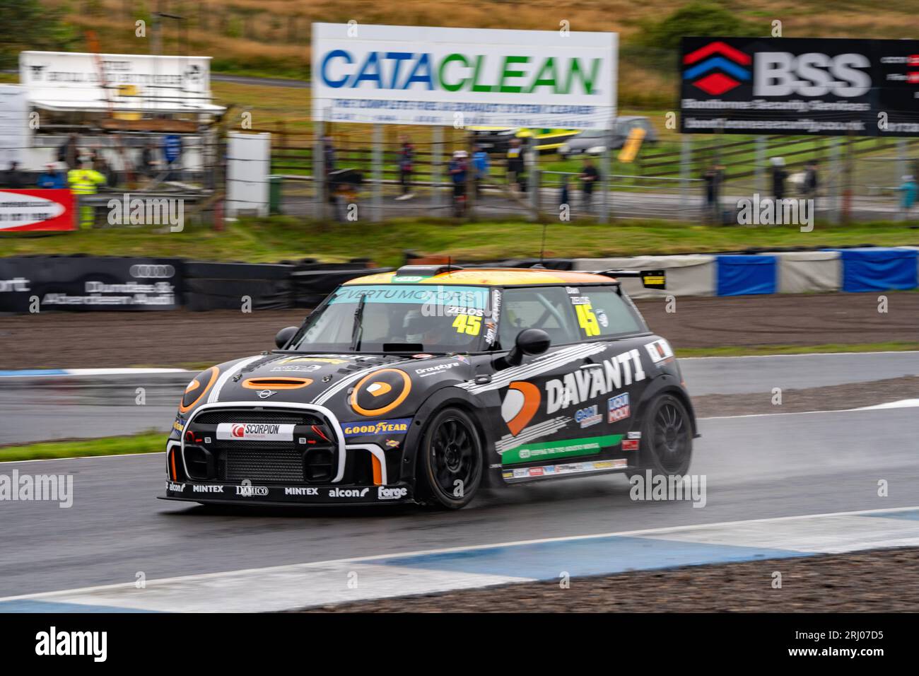 The vertu motors mini challenge knockhill 2023 hi-res stock photography ...