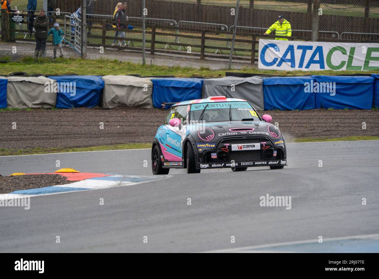 The Vertu Motors MINI CHALLENGE Knockhill 2023 Stock Photo - Alamy