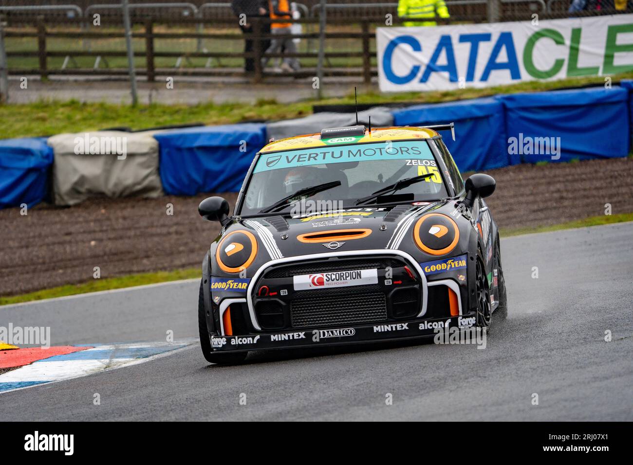 The vertu motors mini challenge knockhill 2023 hi-res stock photography ...