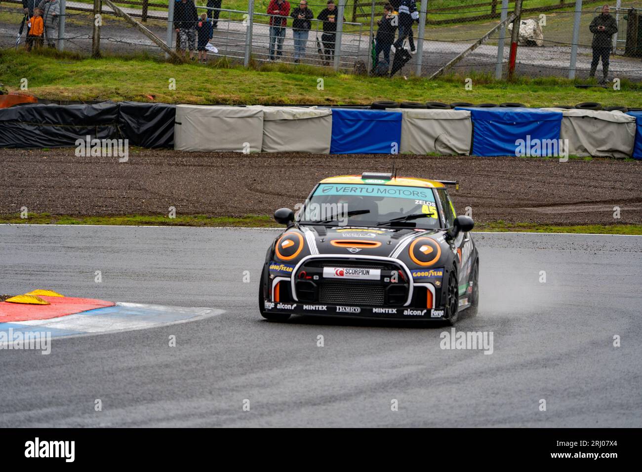 The Vertu Motors MINI CHALLENGE Knockhill 2023 Stock Photo - Alamy