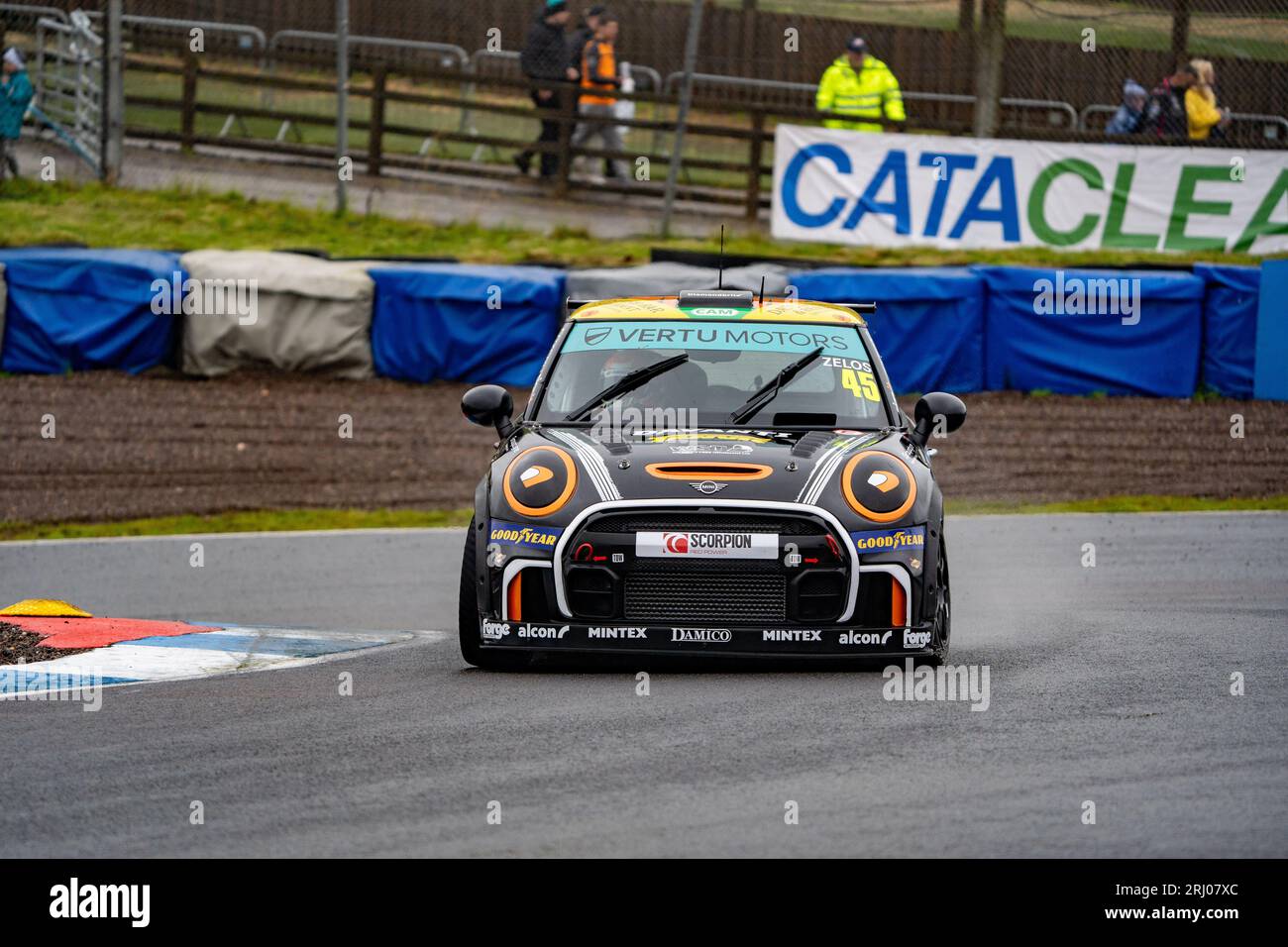 The vertu motors mini challenge knockhill 2023 hi-res stock photography ...