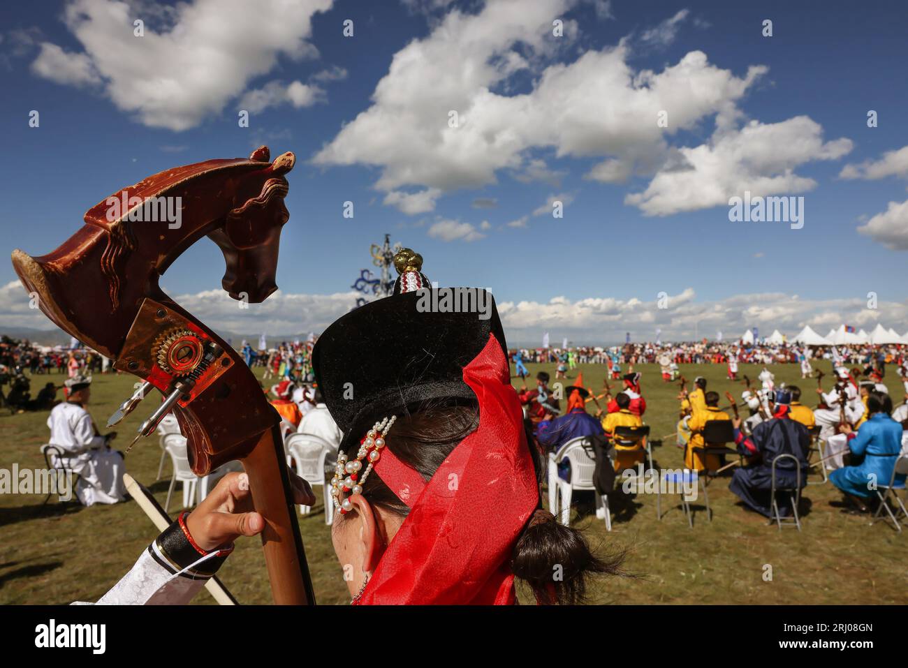 Horse headed fiddle hi-res stock photography and images - Alamy