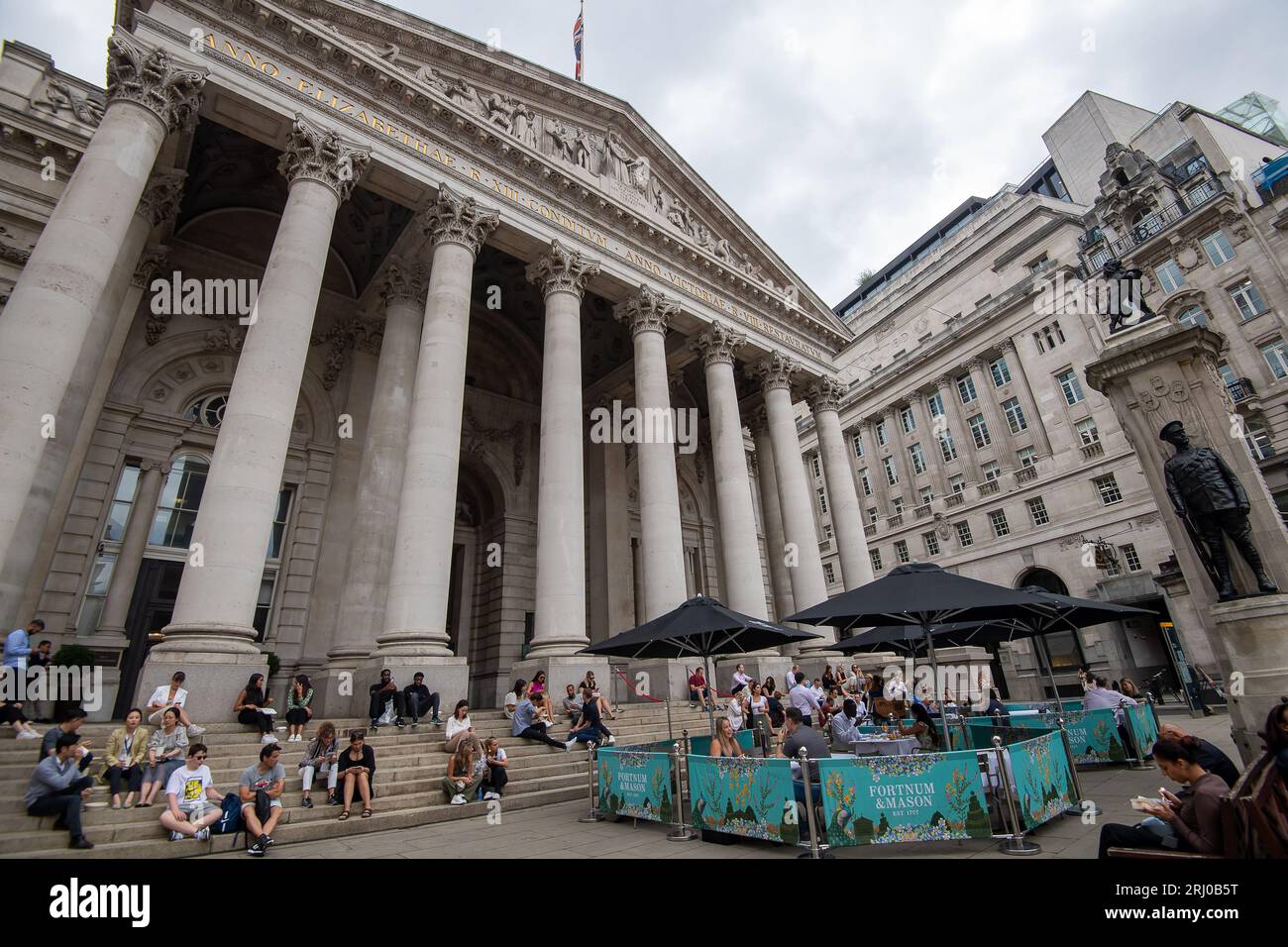London, UK. 10th August, 2023.Office workers have their lunch outside ...
