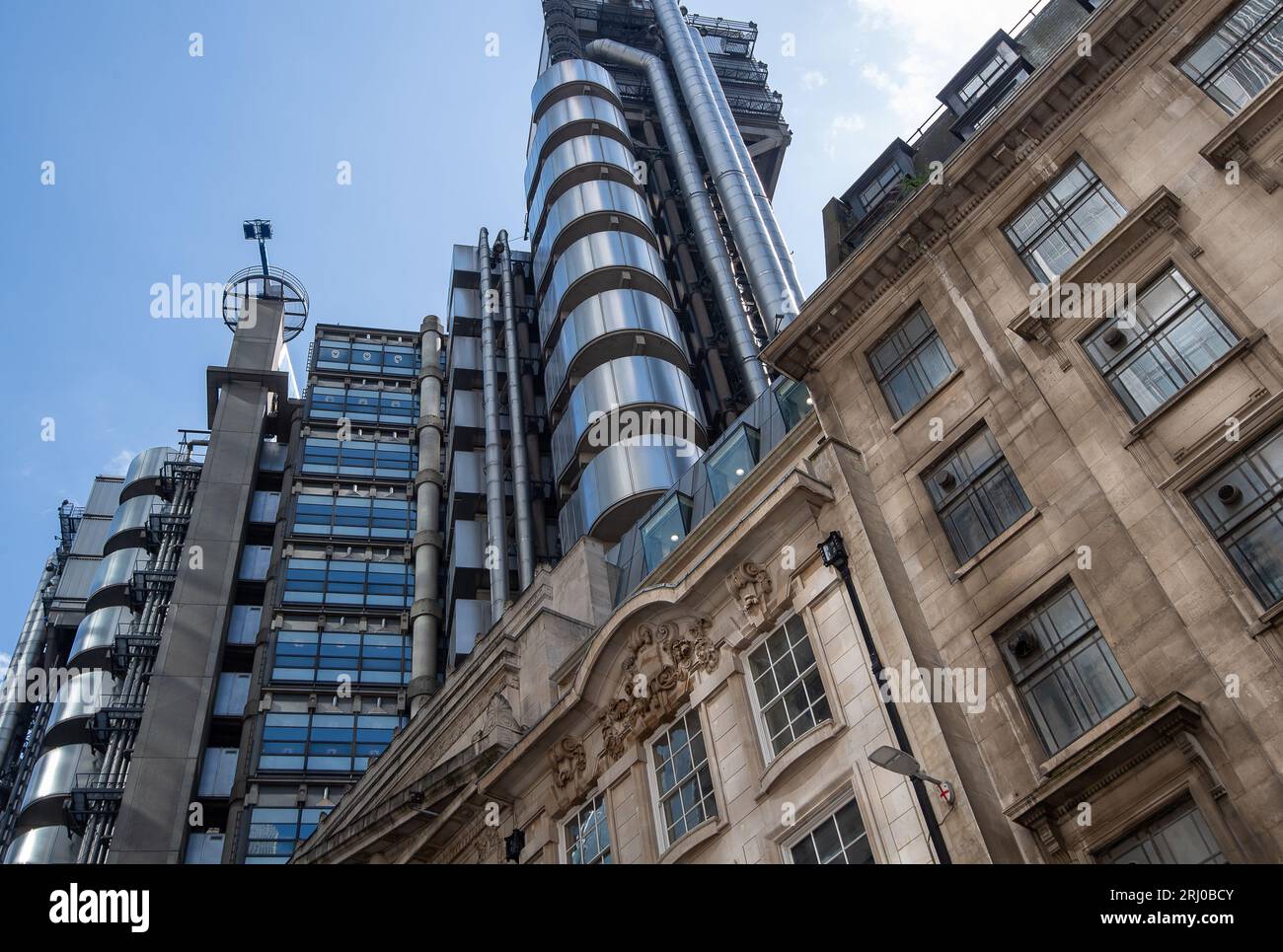 London, UK. 10th August, 2023. The iconic steel structure of the Lloyds ...