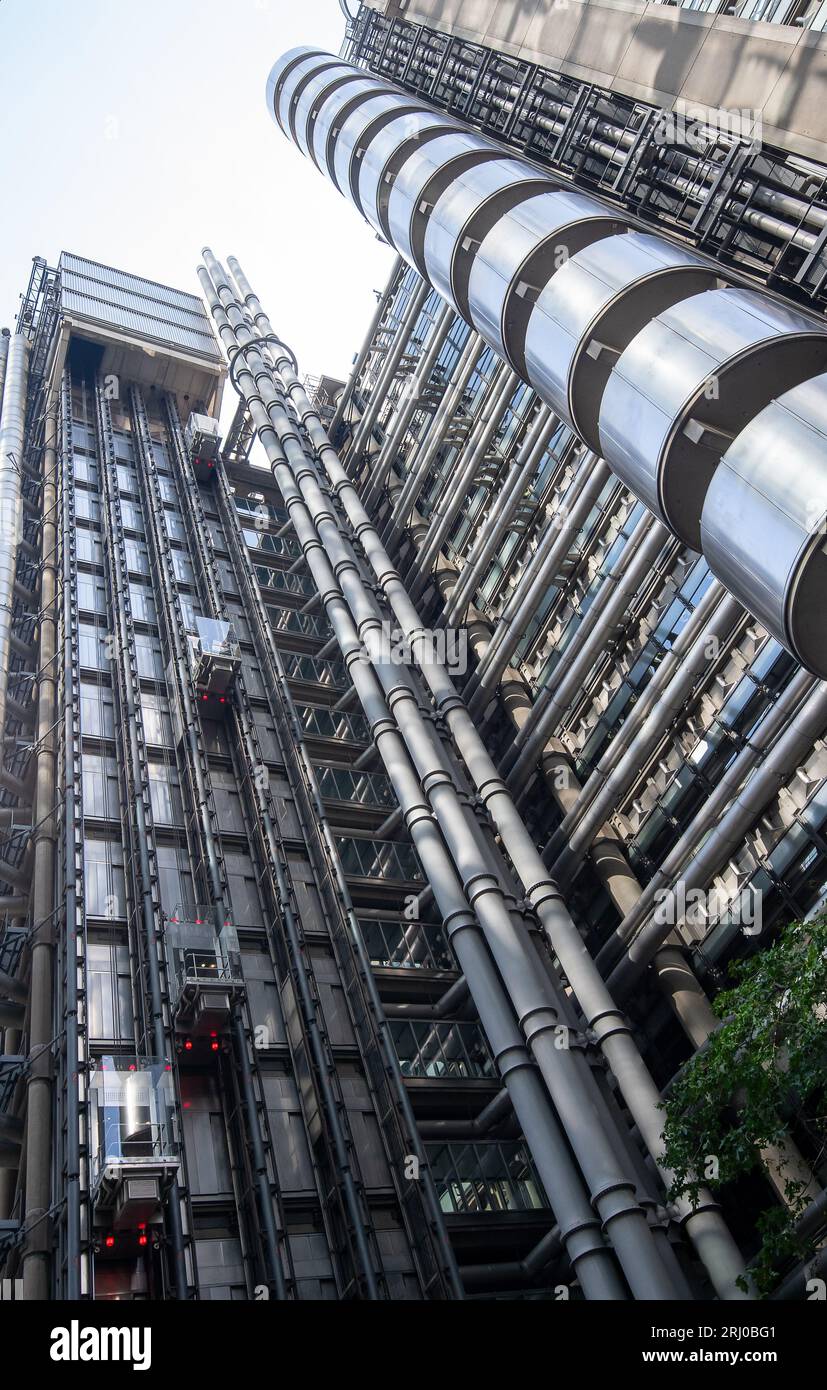 London, UK. 10th August, 2023. The iconic steel structure of the Lloyds ...