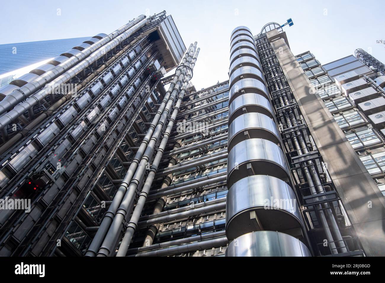 London, UK. 10th August, 2023. The iconic steel structure of the Lloyds ...